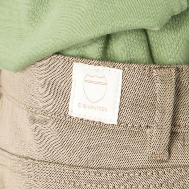 C17 LACHIC スリムテーパードパンツ レディース